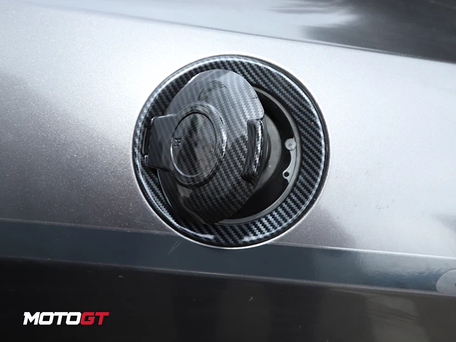 Challenger Carbon Fiber Design Fuel Tank Cover - MotoGT